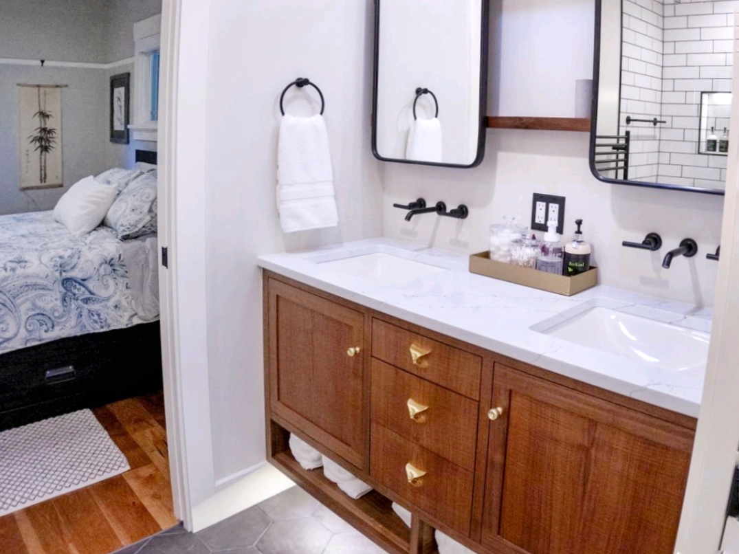 Turning One Bath into Two! | Seriously Happy Homes